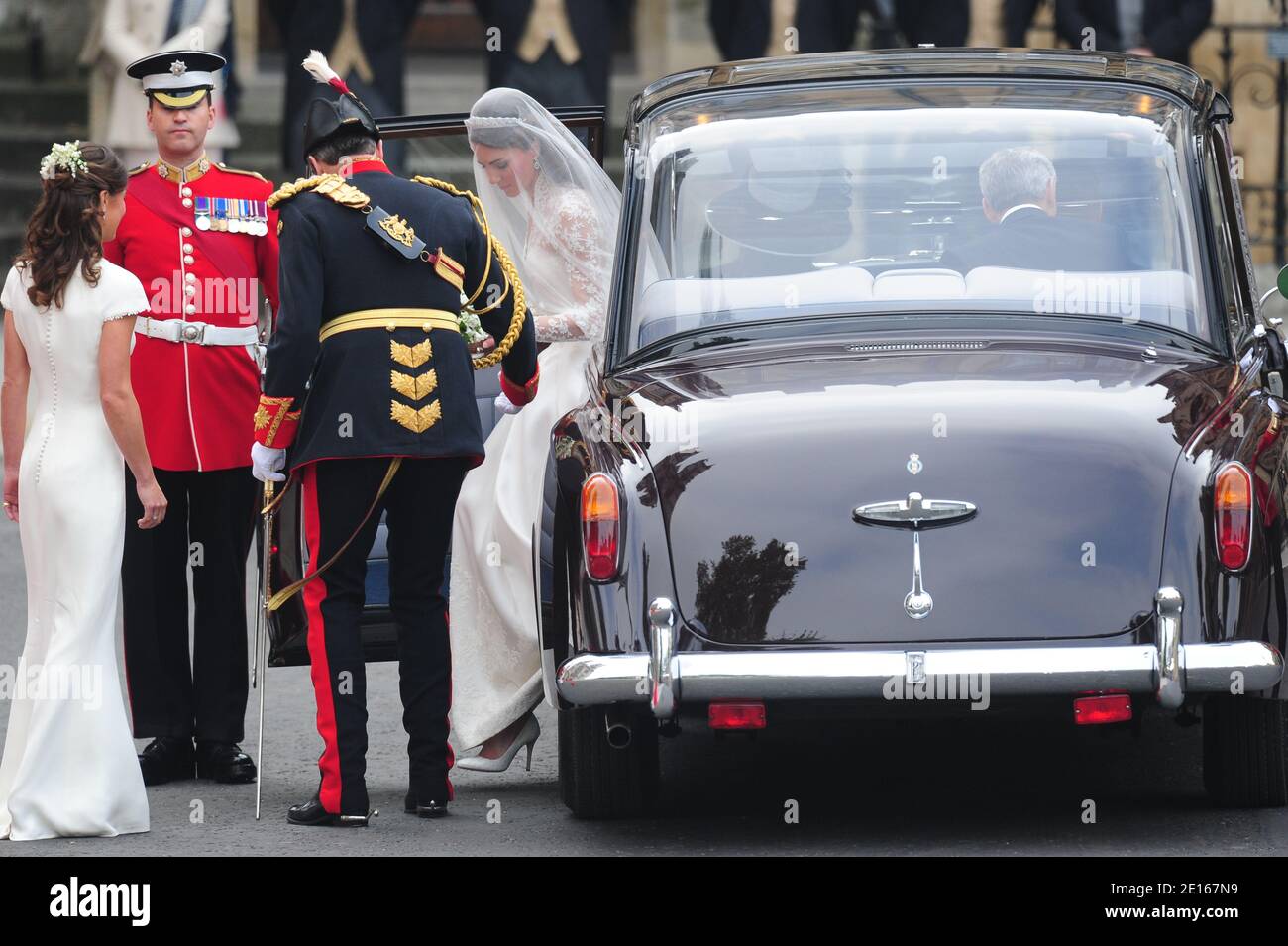Kate Middleton arrives with her father Michael Middleton at Westminster ...