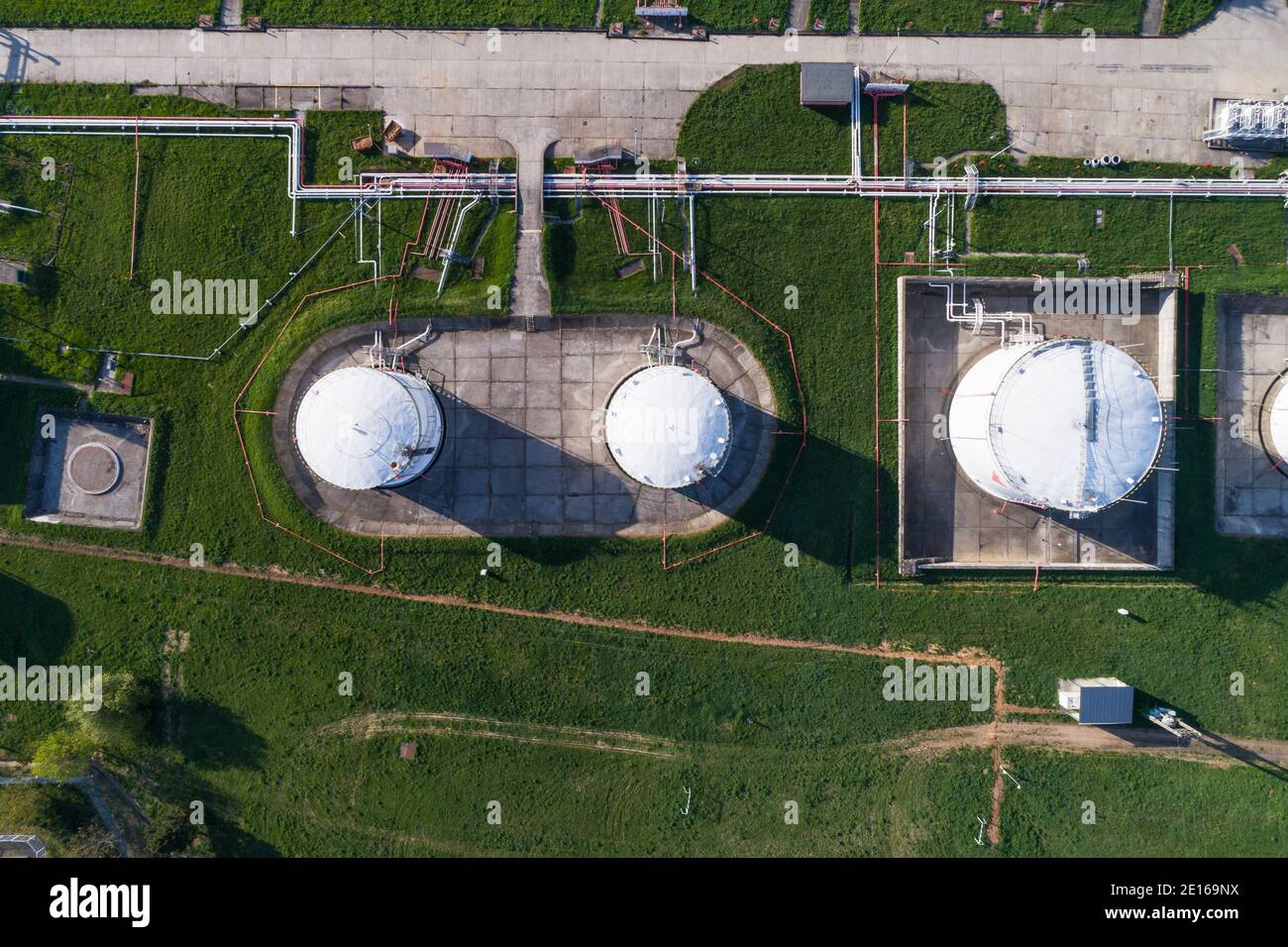 aerial top view oil refinery Stock Photo - Alamy