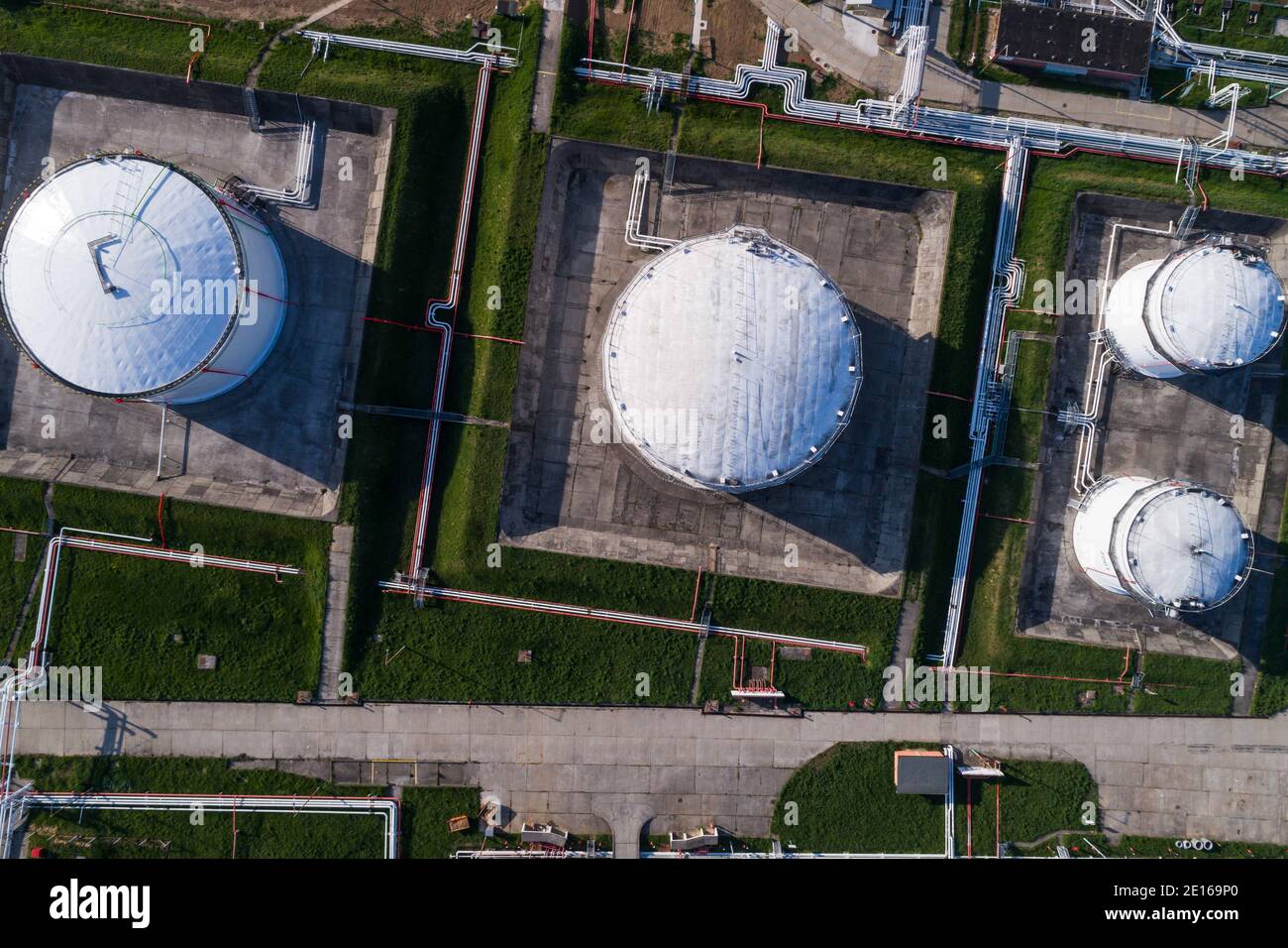 aerial top view oil refinery Stock Photo - Alamy