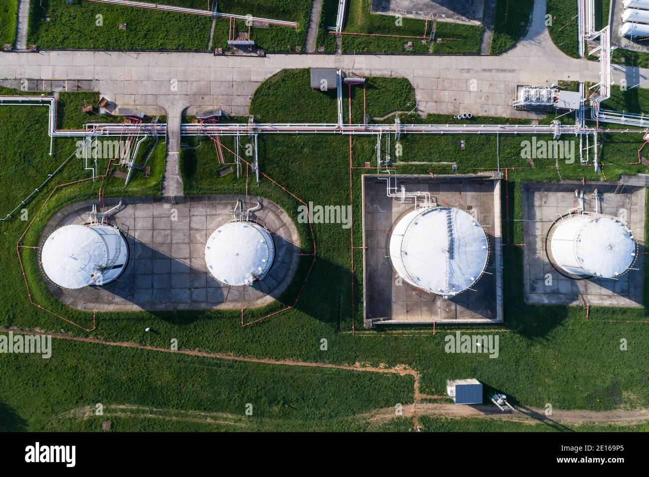 aerial top view oil refinery Stock Photo - Alamy