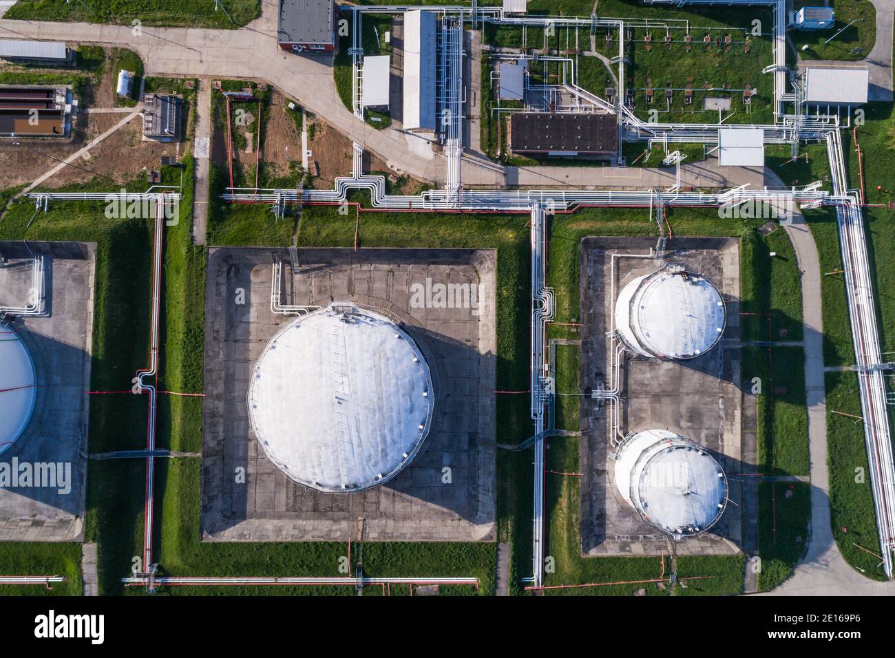 aerial top view oil refinery Stock Photo - Alamy