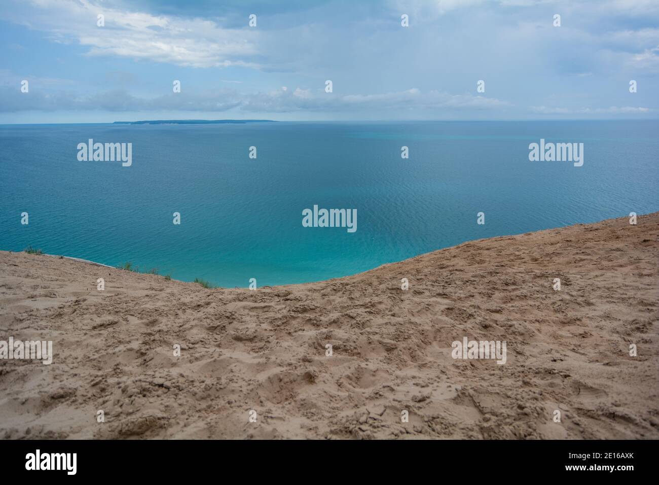 Lakeside view station hi-res stock photography and images - Alamy