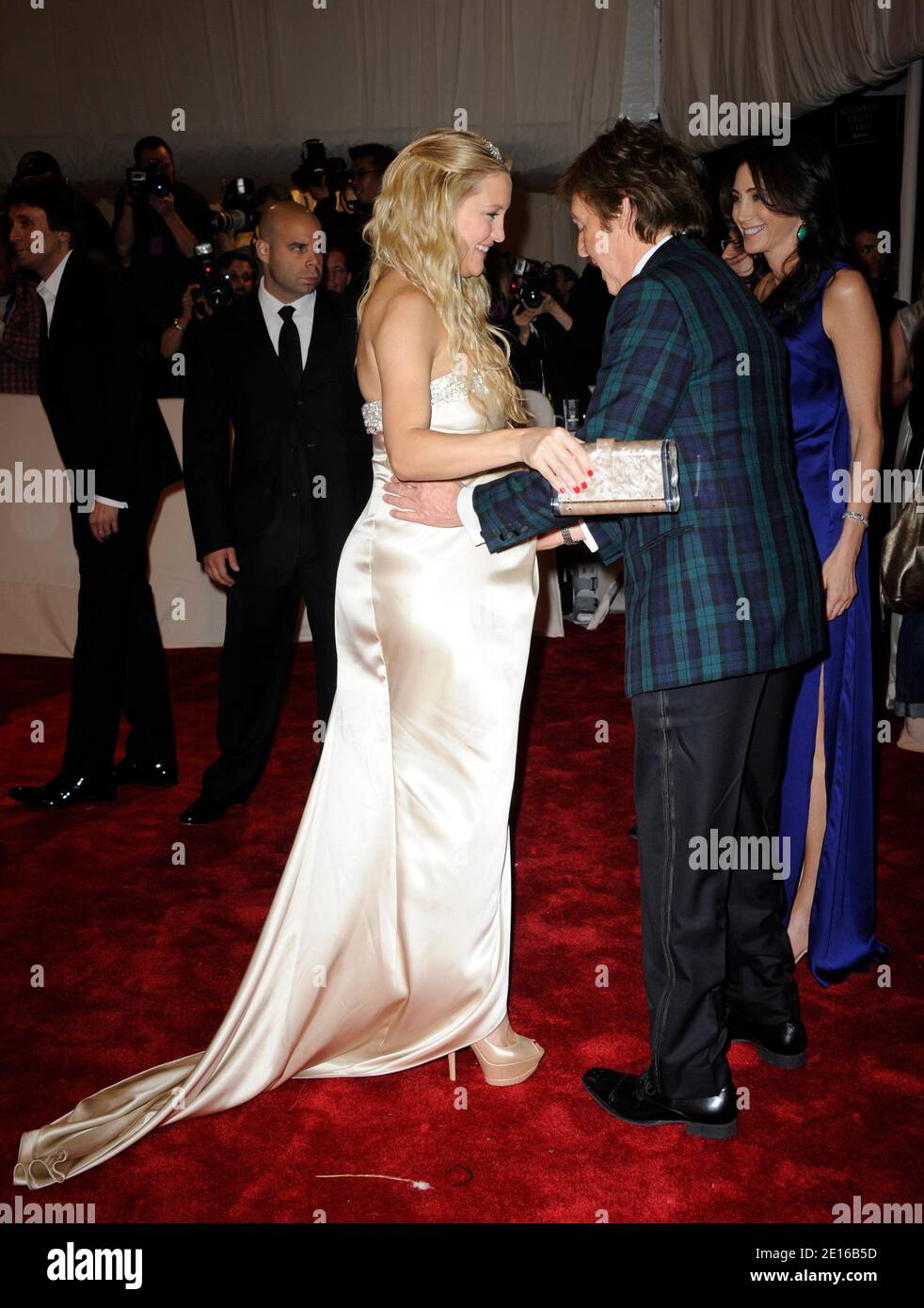Paul McCartney and Kate Hudson arrive at the 2011 Costume Institute ...