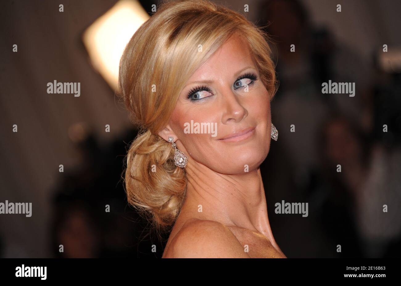 Sandra Lee arrives at the 2011 Costume Institute Gala celebrating the ...