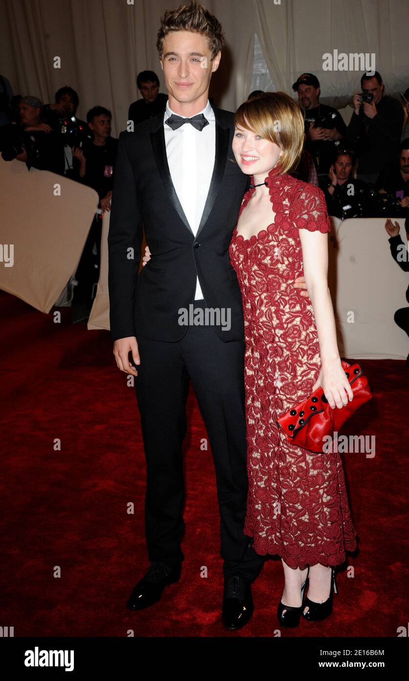 Emily Browning And Max Irons 2022
