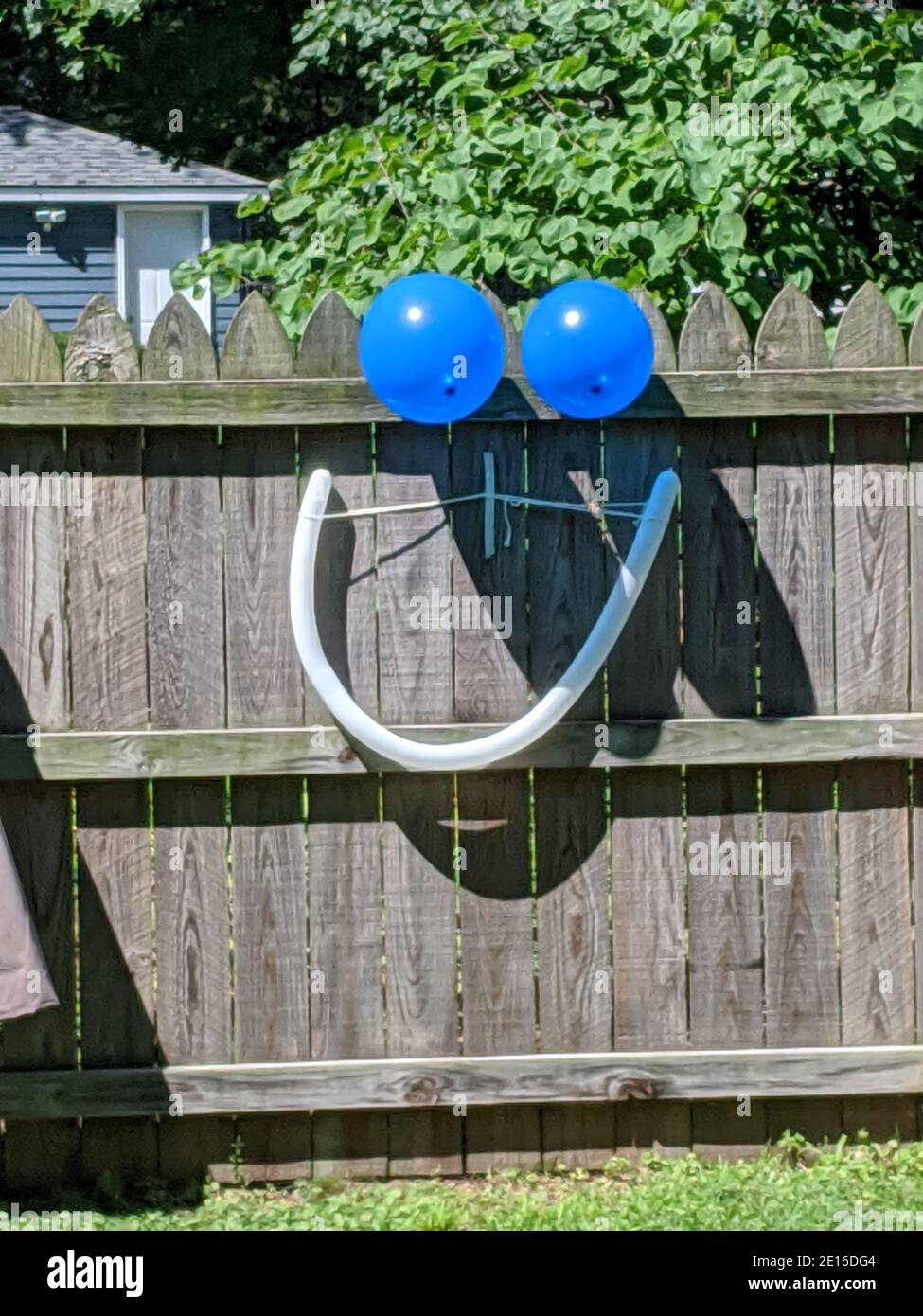 Happy Smiley Face on a Fence Stock Photo - Alamy