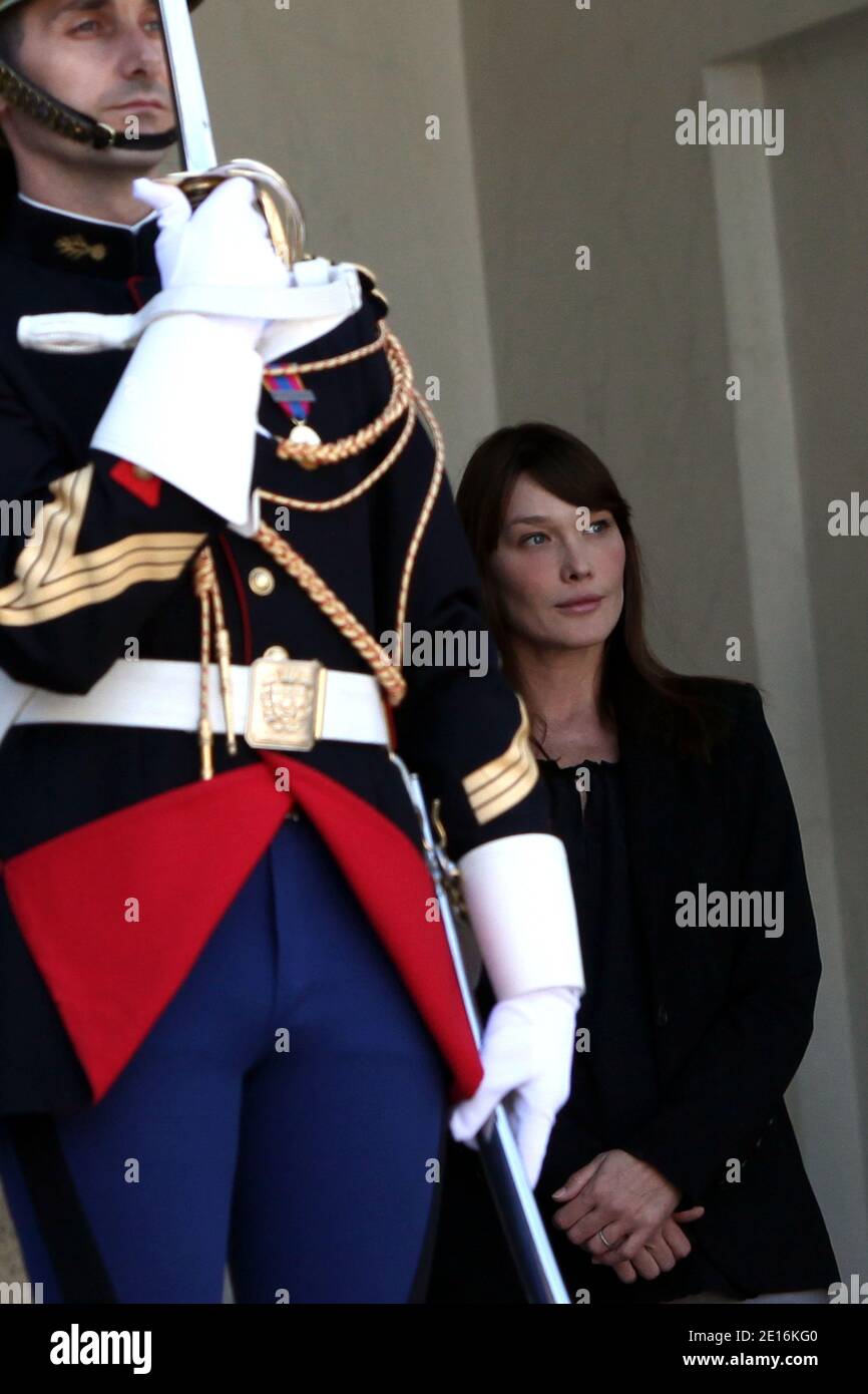 French First Lady Carla Bruni-Sarkozy receives the South Koreaan First ...