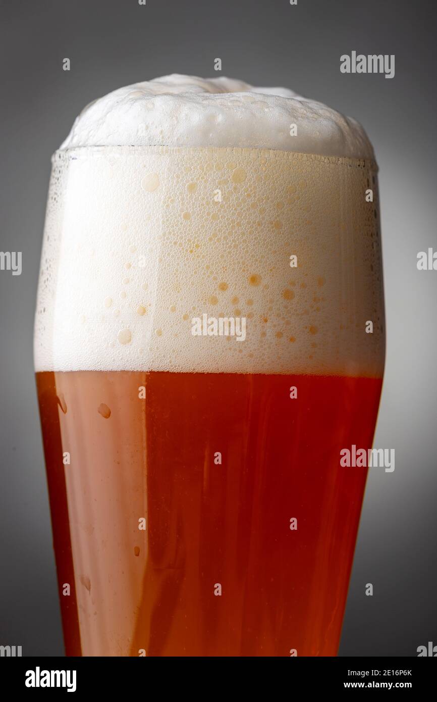 Light wheat malt beer splashing hi-res stock photography and images - Alamy