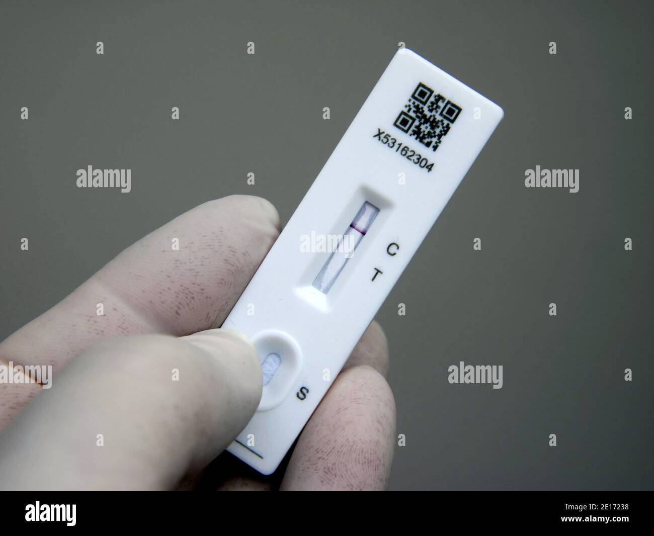 Covid 19 Coronavirus Innova lateral flow quick self test kit Stock ...