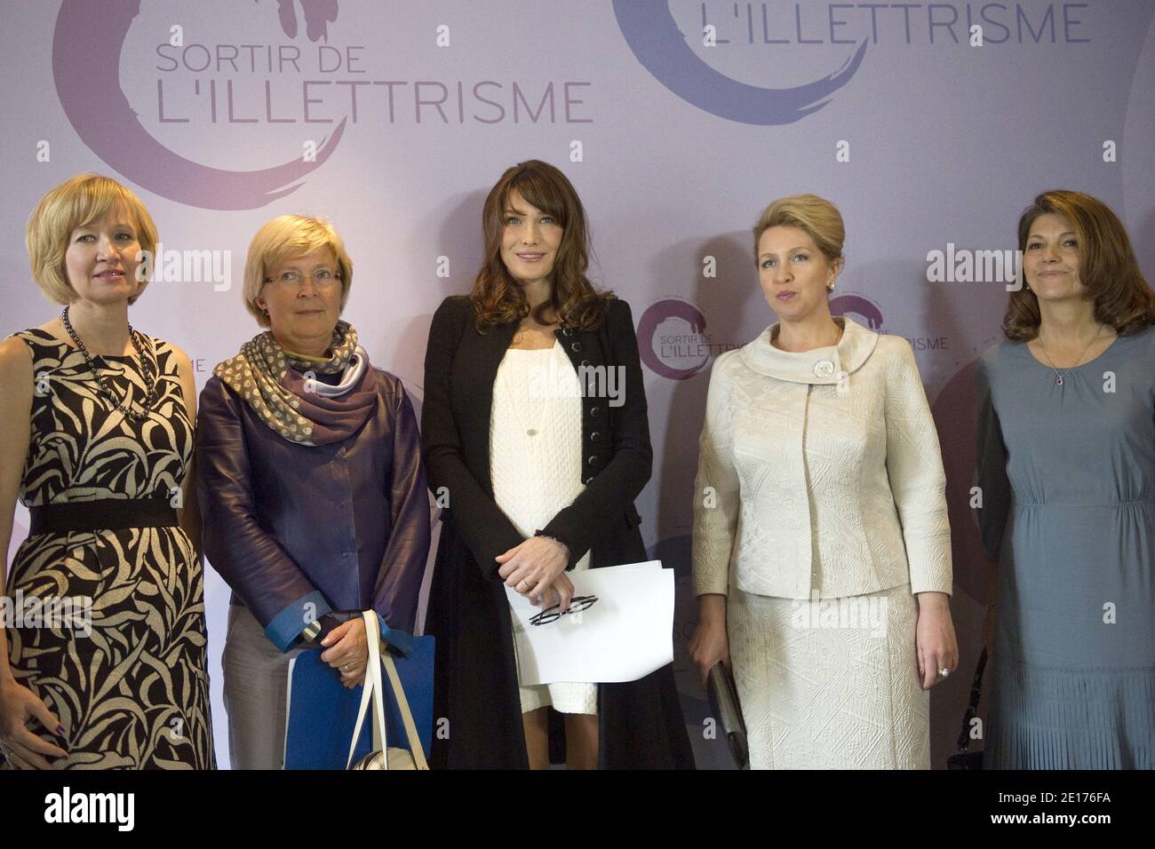 (From L) Laureen Harper, wife of Canadian Prime Minister Stephan Harper ...