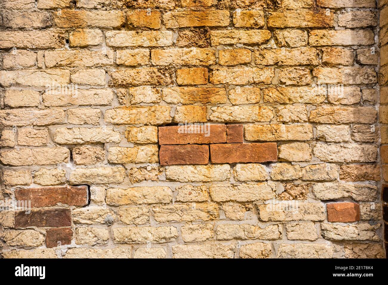 Textured background: old brick wall pattern Stock Photo - Alamy
