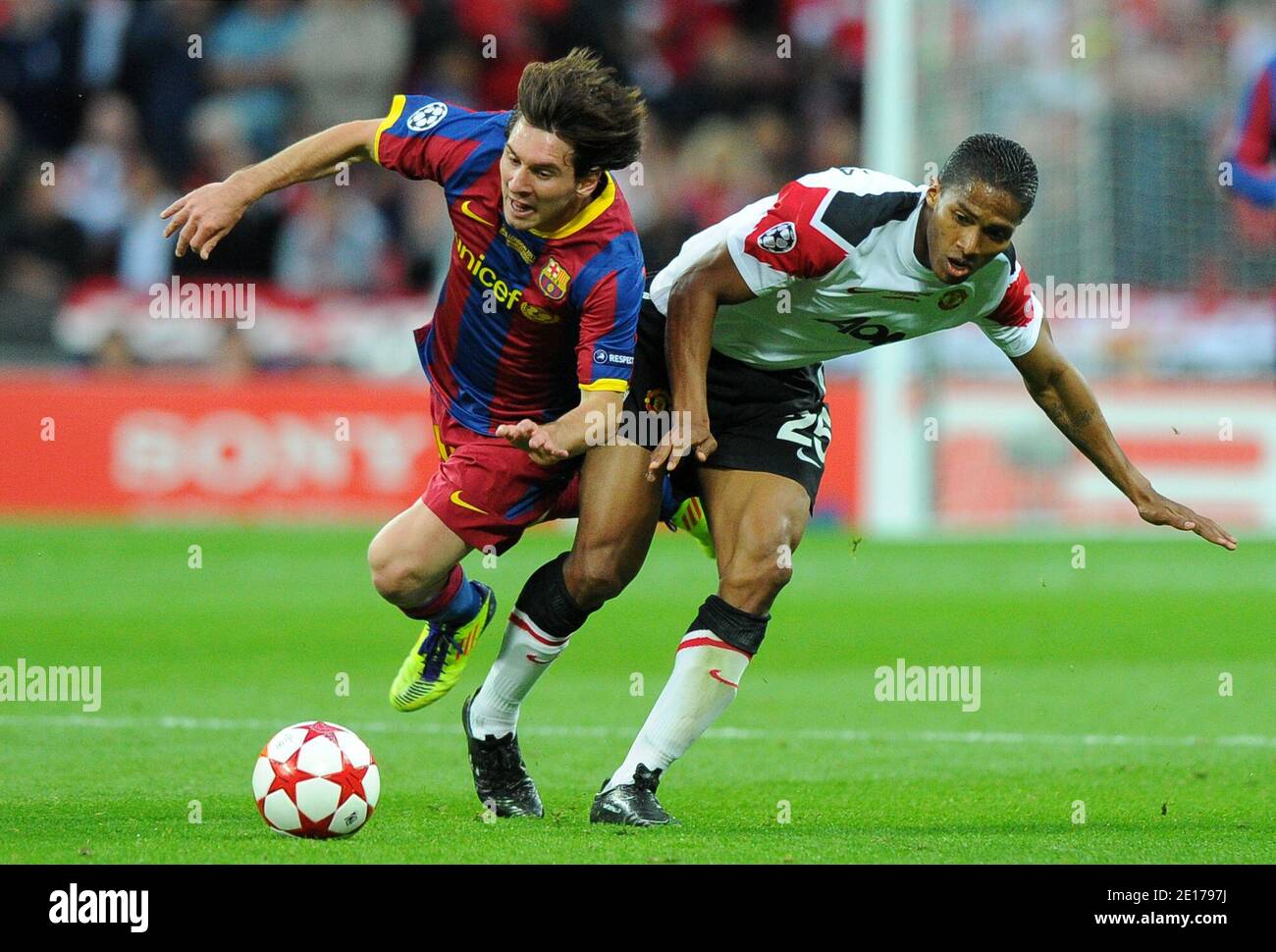 Lionel messi 2011 champions league hi-res stock photography and images ...