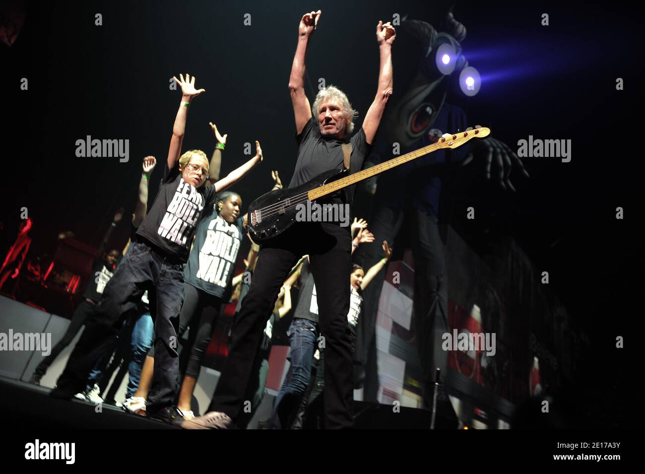 Roger waters band member hi-res stock photography and images - Alamy