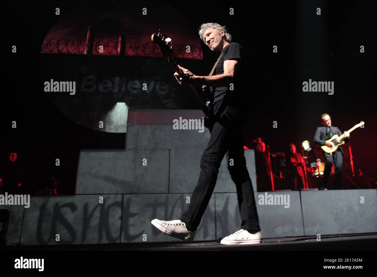 Roger waters band member hi-res stock photography and images - Alamy