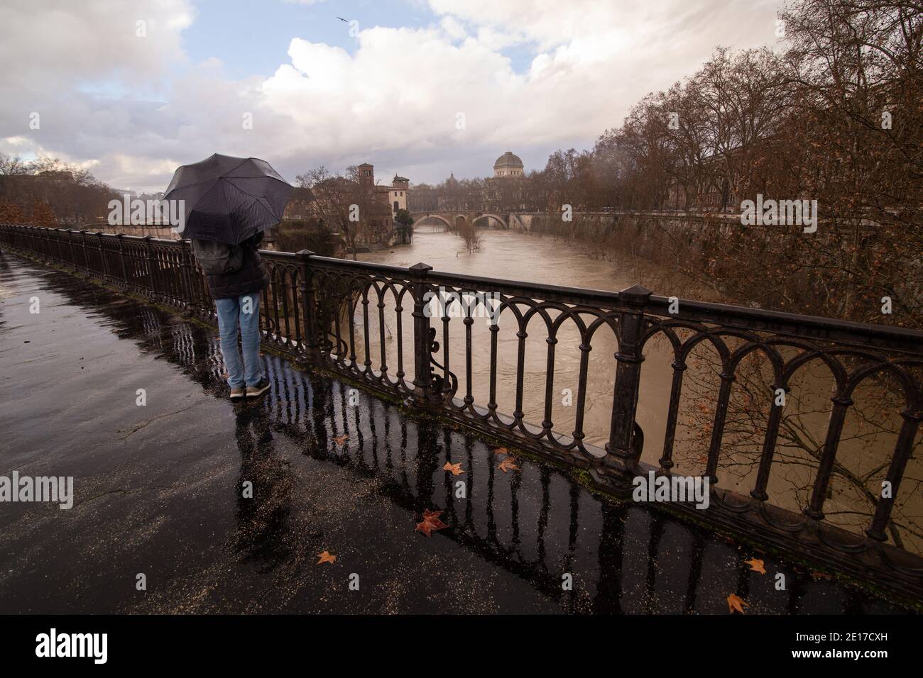 Roma, Italy. 04th Jan, 2021. View of flood of Tiber from Palatino ...