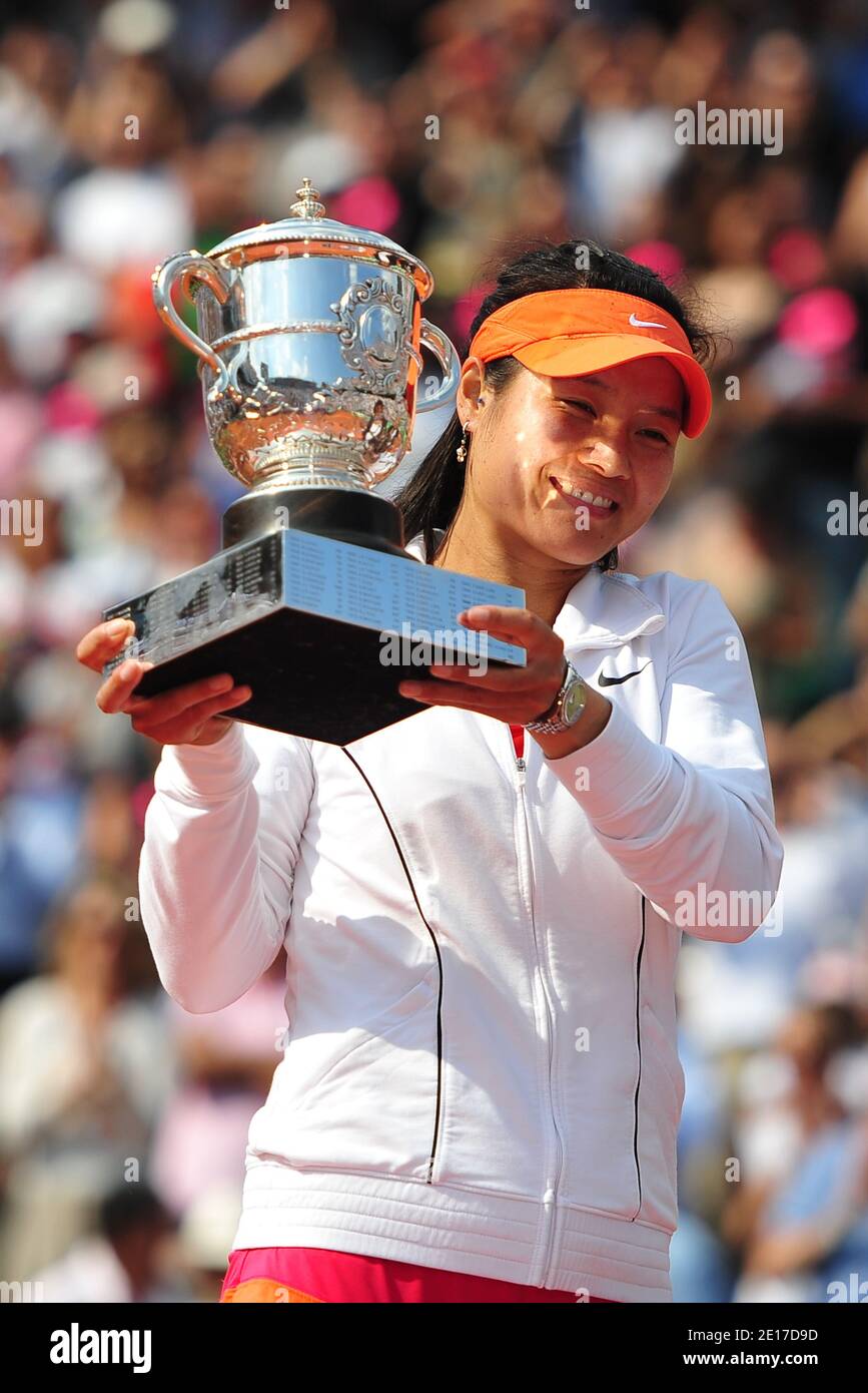 Li na 2011 french open hi-res stock photography and images - Alamy