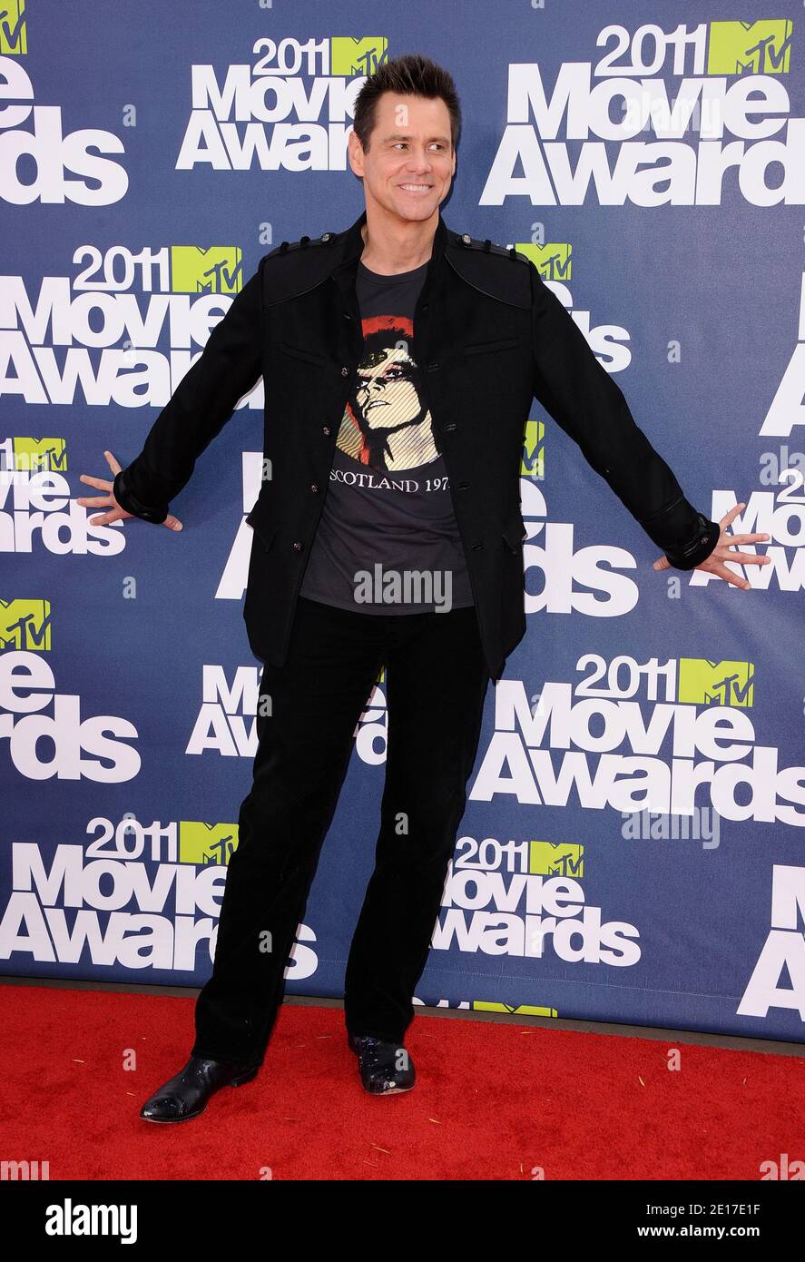 Jim Carrey Attends The 2011 Mtv Movie Awards At The Gibson Theatre In
