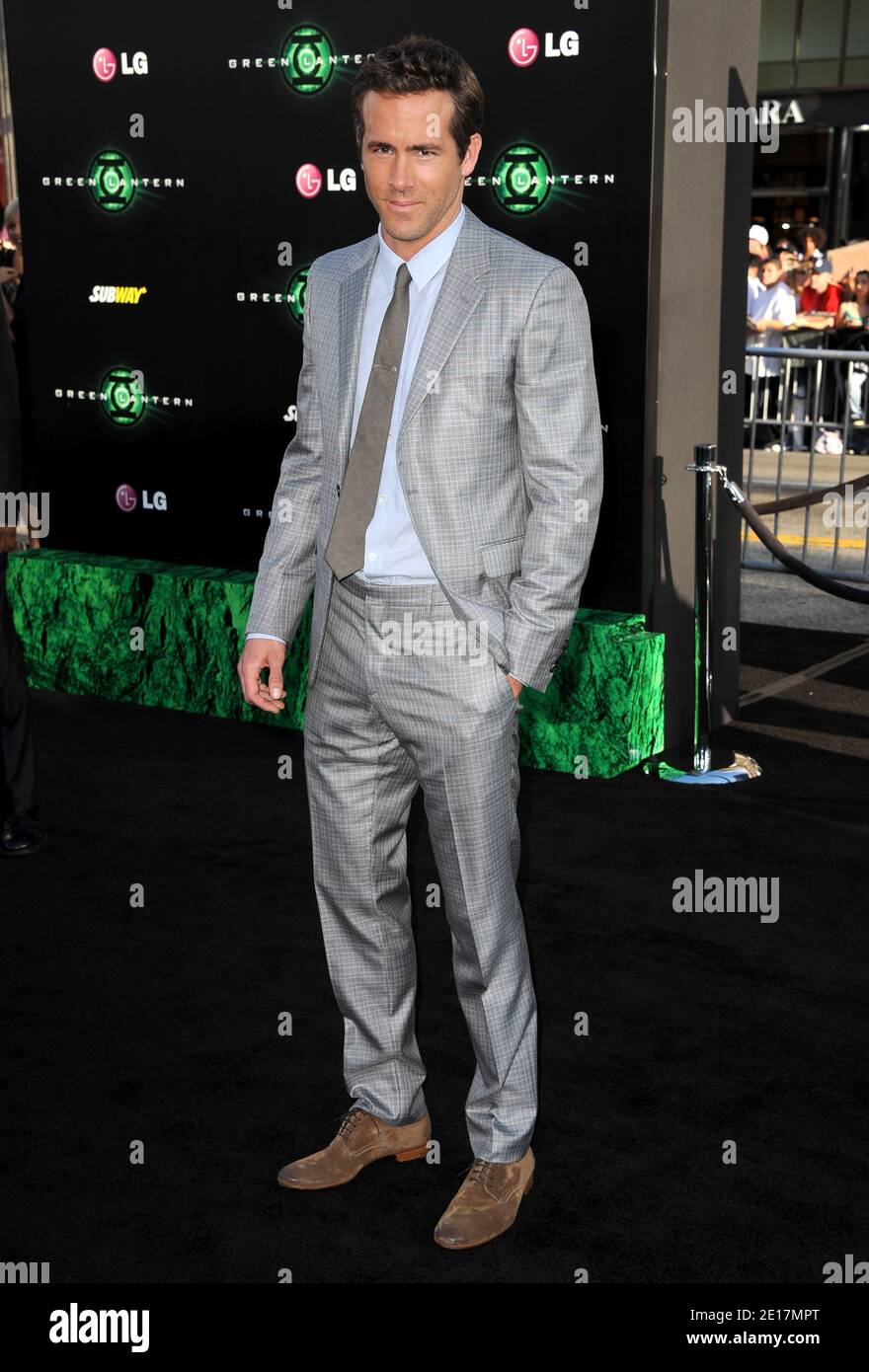 Ryan Reynolds attends the premiere of Warner Bros "Green Lantern" at ...