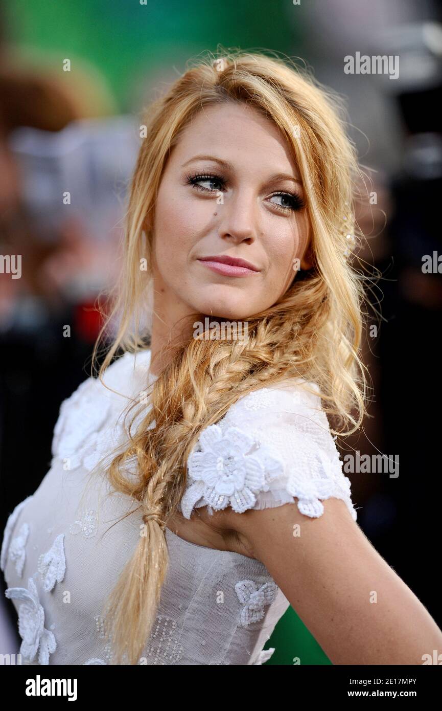 Blake Lively Attends The Premiere Of Warner Bros Green Lantern At The Graumans Chinese