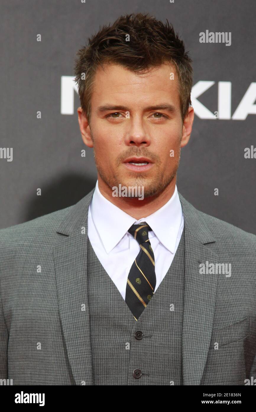 Josh Duhamel attends the 'Transformers: Dark Side Of The Moon' premiere ...