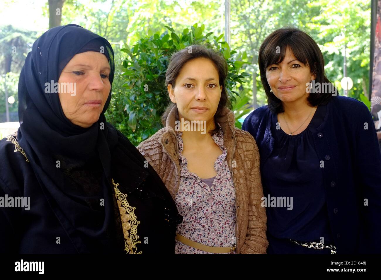 Mohamed Bouazizi's mother and sister and Anne Hidalgo inaugurate the ...