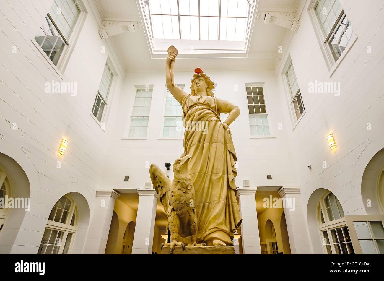 Goddess of liberty hi-res stock photography and images - Alamy