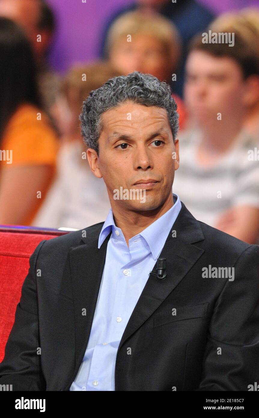 Sami Bouajila at the taping of Vivement Dimanche on April 27, 2011 in ...