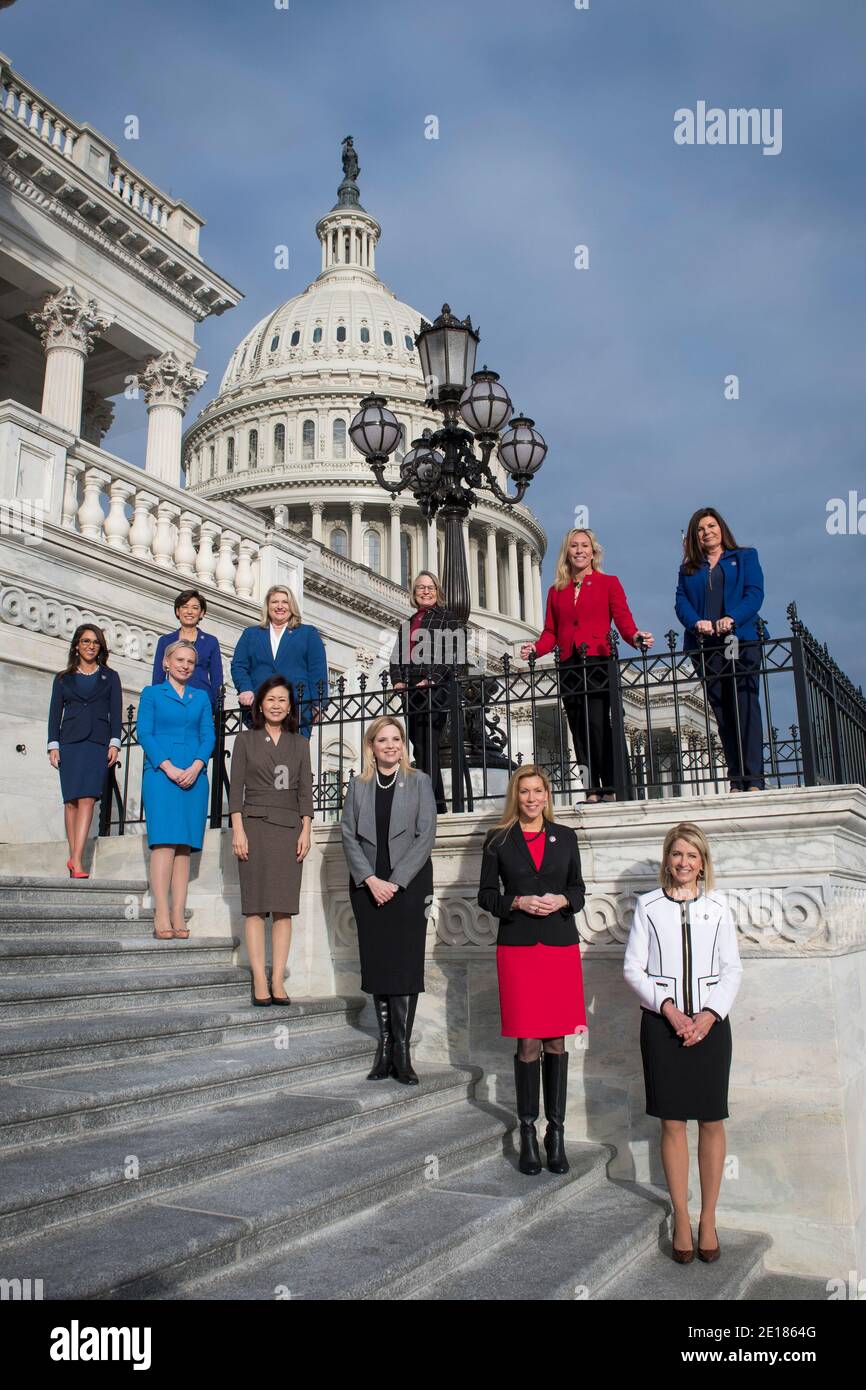Freshmen GOP members of Congress gather and pose for a group photograph ...