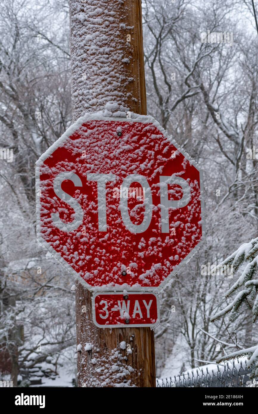 Snow covered red and white stop sign hi-res stock photography and ...
