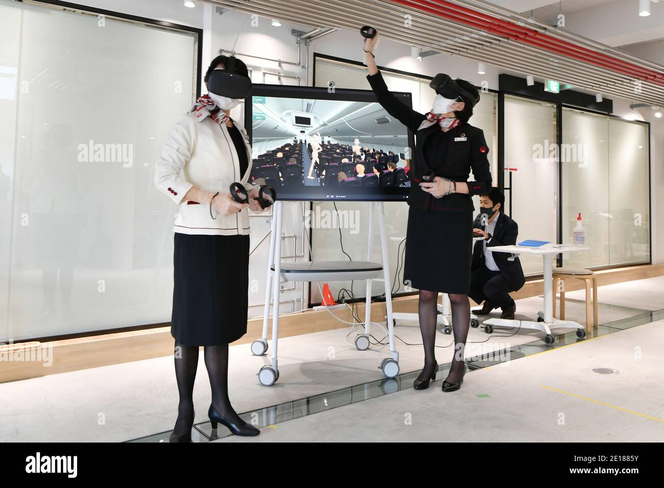 Overhead bins hi-res stock photography and images - Alamy