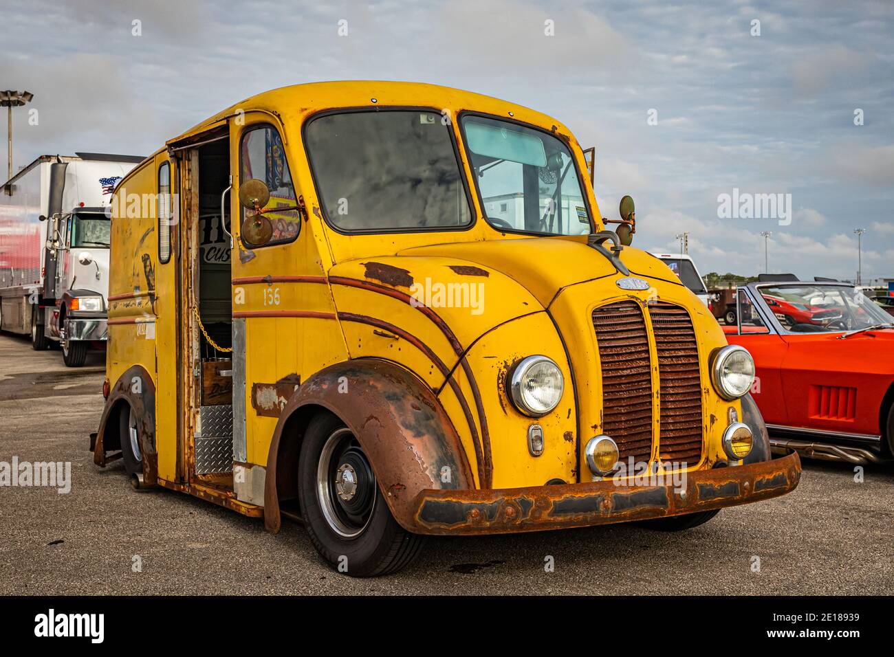 Divco truck hi-res stock photography and images - Alamy