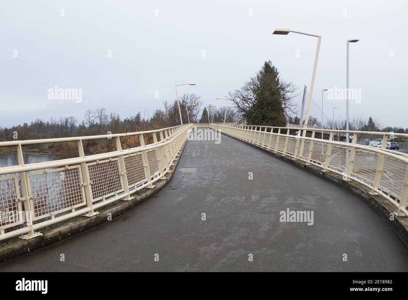 Footbridge over highway hi-res stock photography and images - Alamy