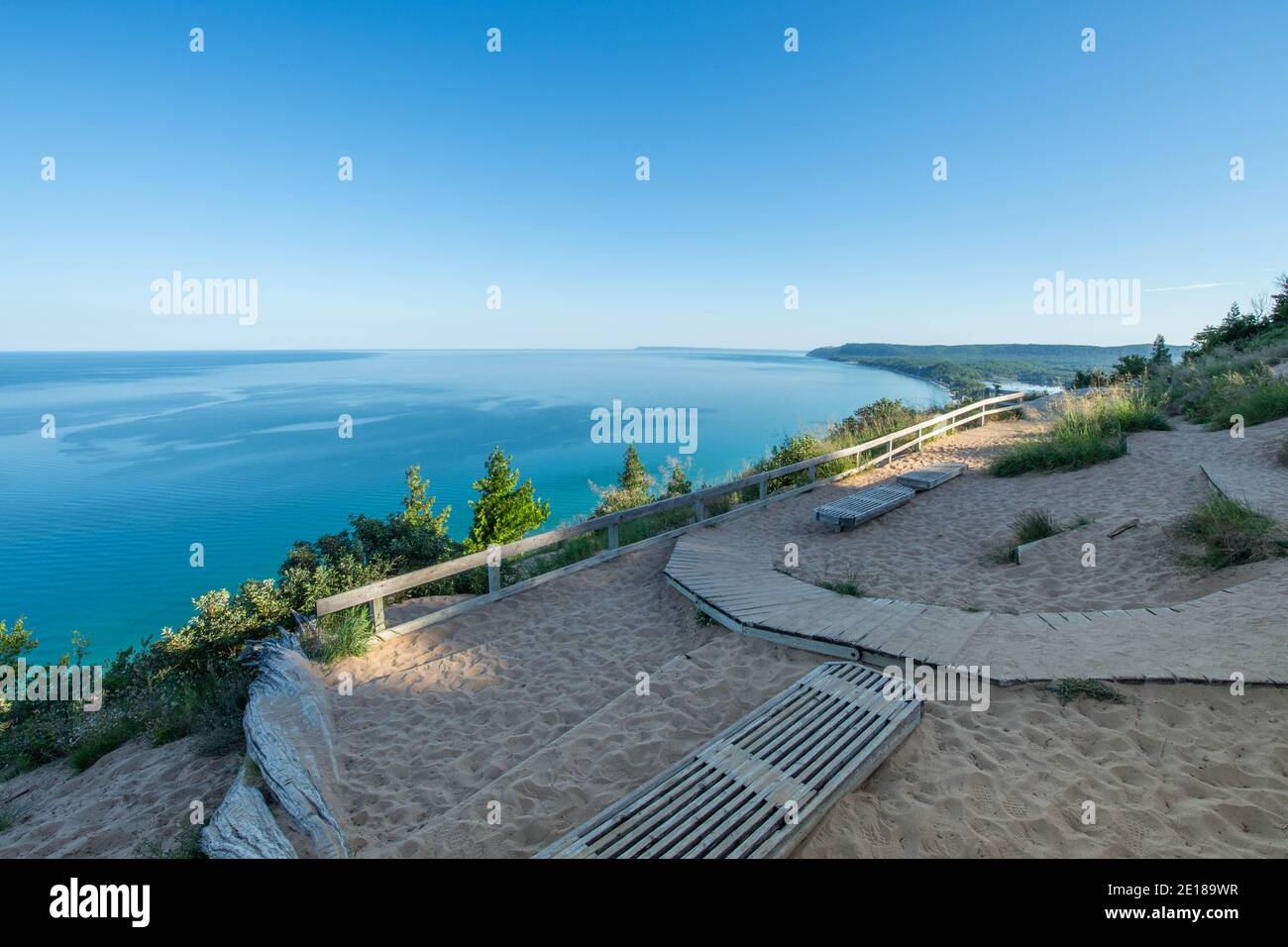 Discovering Michigan and exploring the stunning Sleeping Bear Dunes ...