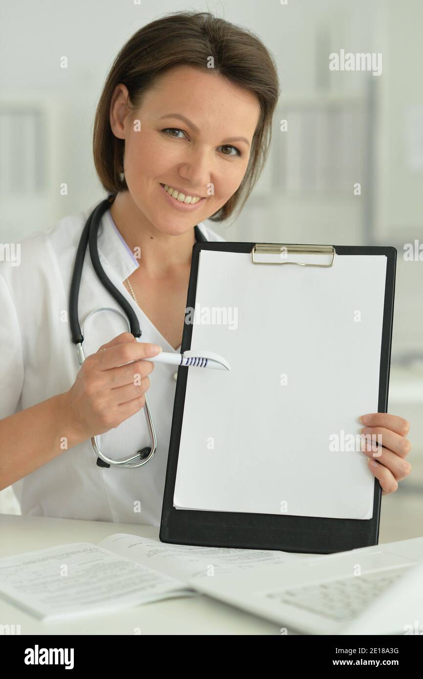 Girl showing clipboard hi-res stock photography and images - Alamy