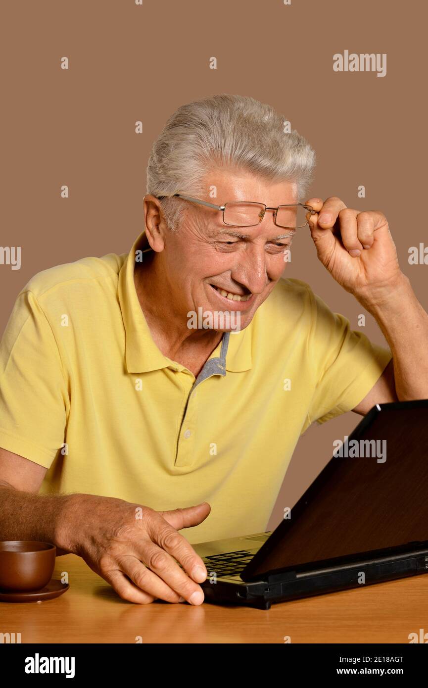 Elderly person using table computer hi-res stock photography and images ...