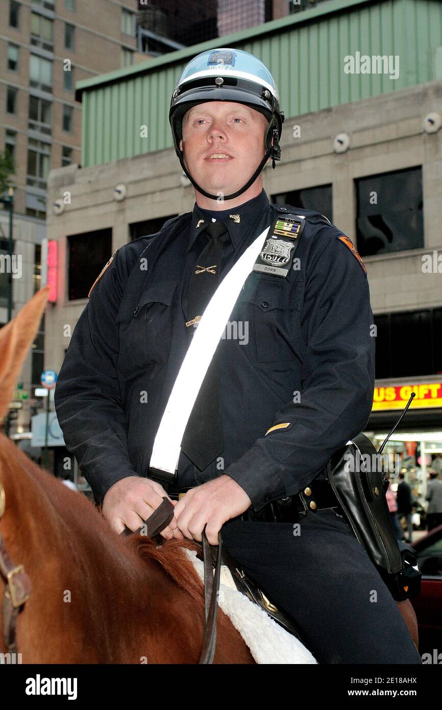 New york police officer steve hi-res stock photography and images - Alamy