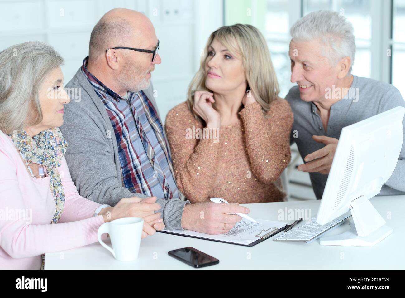 Couples working together hi-res stock photography and images - Alamy