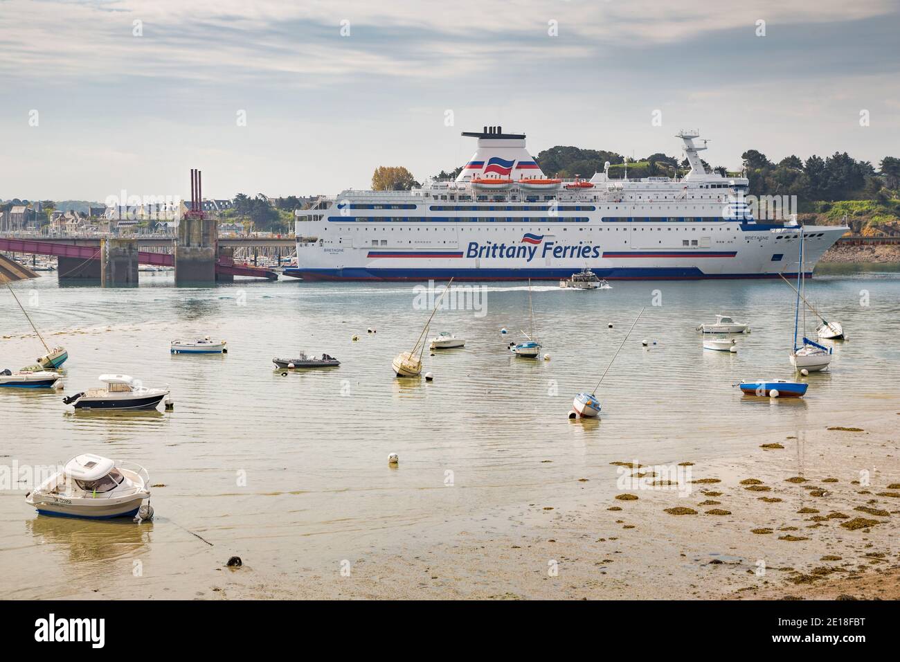 Brittany ferries swimming pool hi-res stock photography and images - Alamy