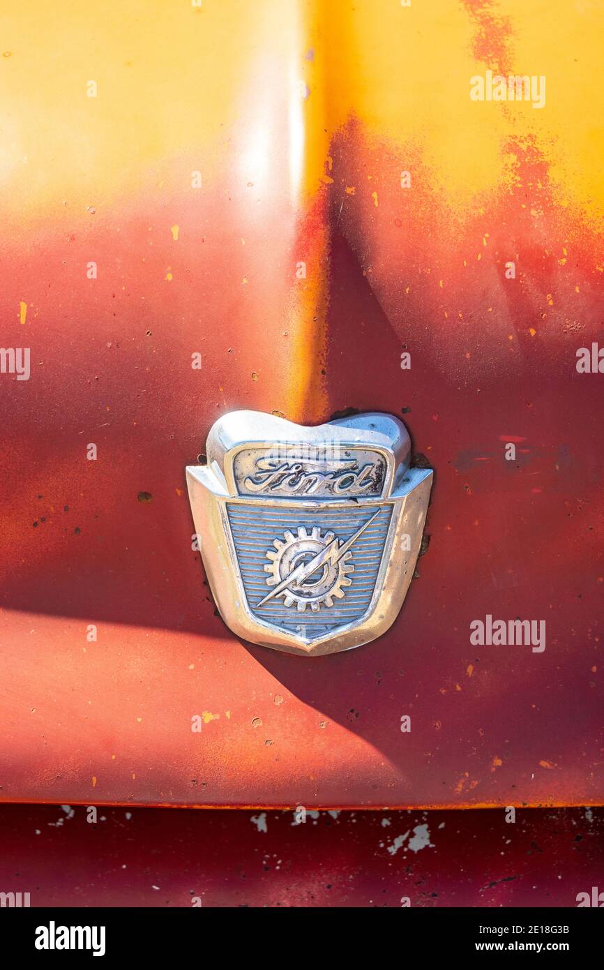 Ford badge logo on 1940s car at Stars & Stripes classic American car ...