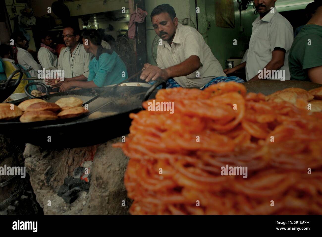 Streetside culinary vendor hi-res stock photography and images - Alamy