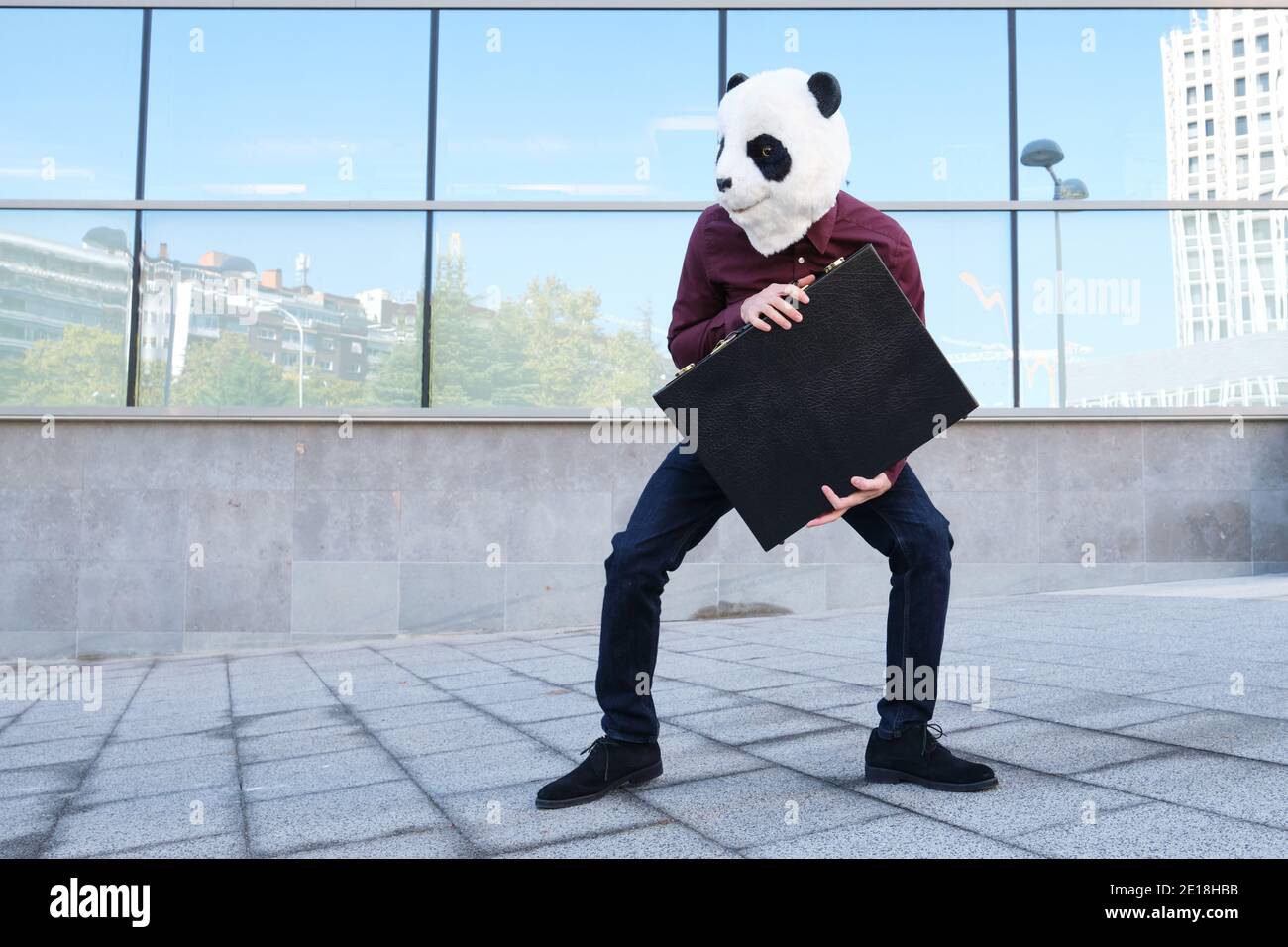 Thief hiding hi-res stock photography and images - Alamy