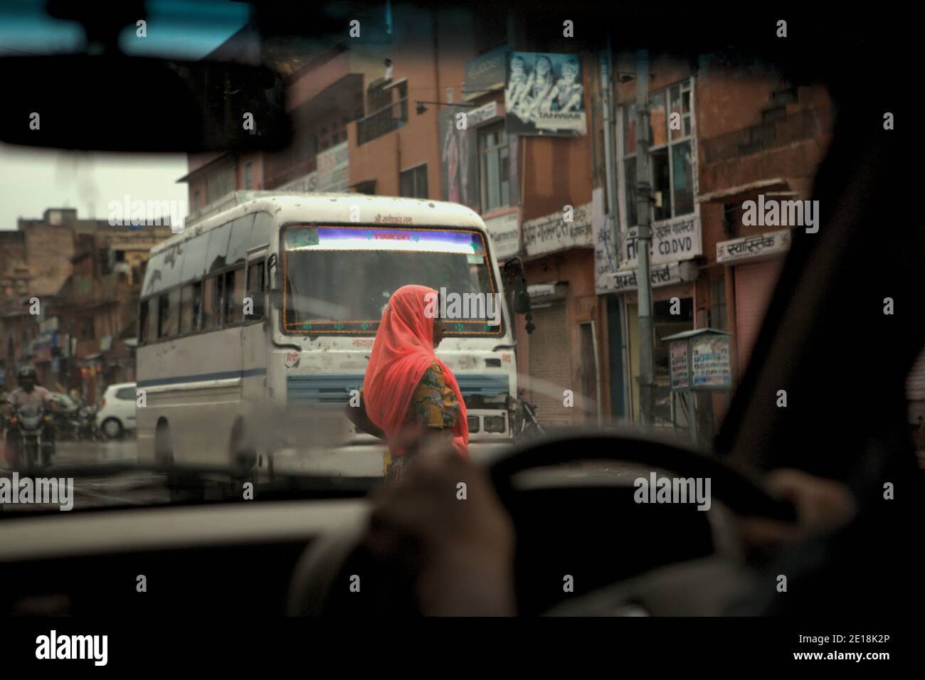 Traffic, woman crossing, india hi-res stock photography and images - Alamy
