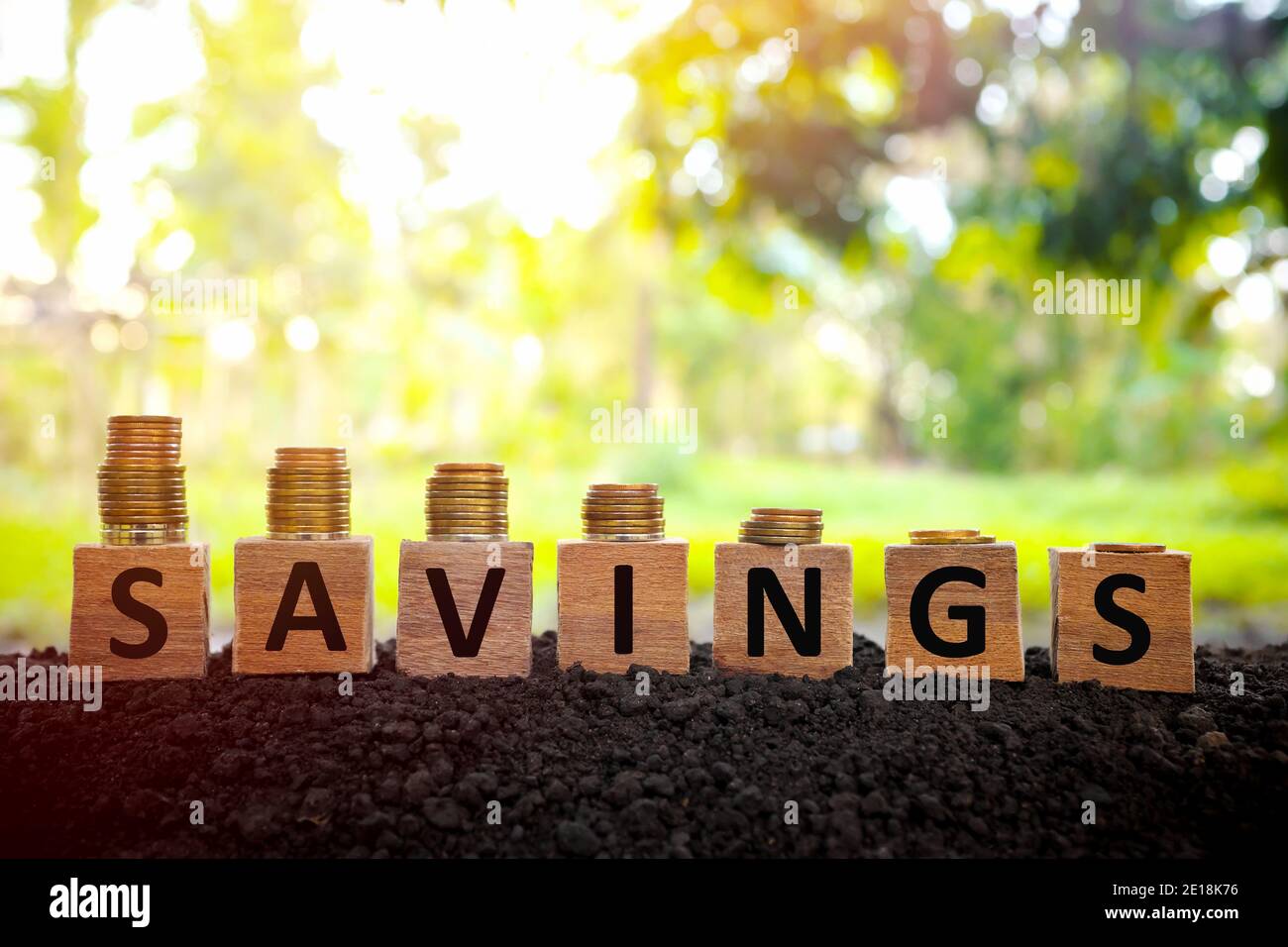 Decrease in savings and financial loss recession concept. Decreasing ...