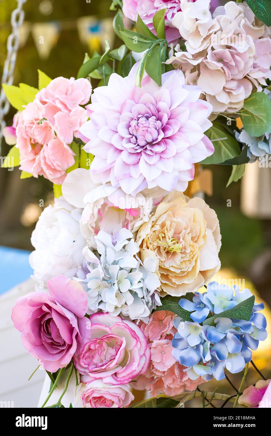 Roses arbor garden trellis hi-res stock photography and images - Alamy