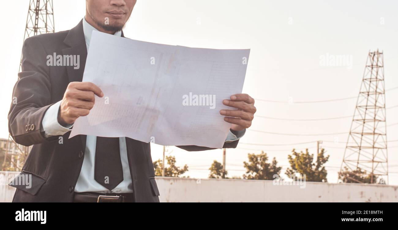 Engineer construction inspection building structure Stock Photo - Alamy
