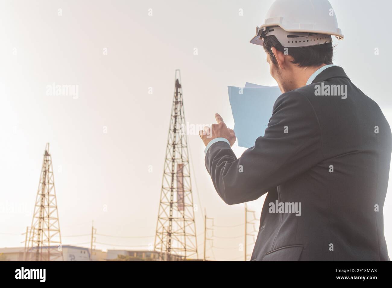 Engineer construction inspection building structure Stock Photo - Alamy