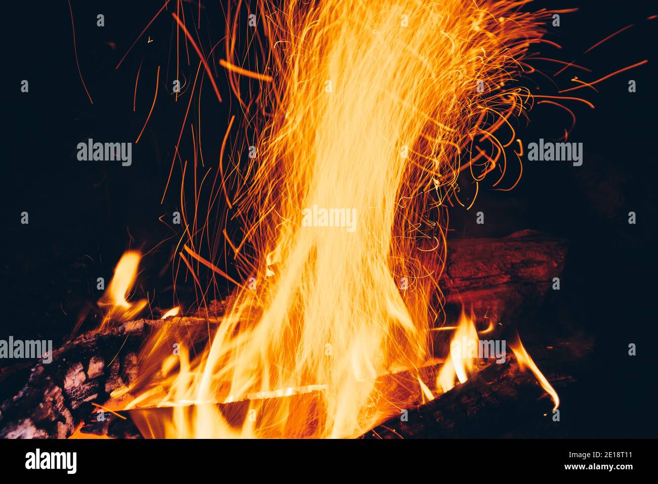 Sparks of fire hi-res stock photography and images - Alamy