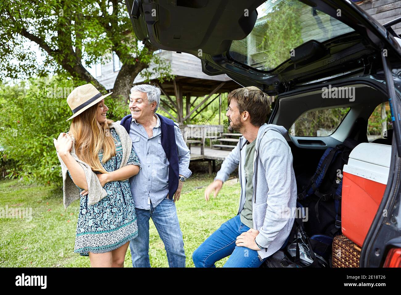 Senior couples talking hi-res stock photography and images - Alamy