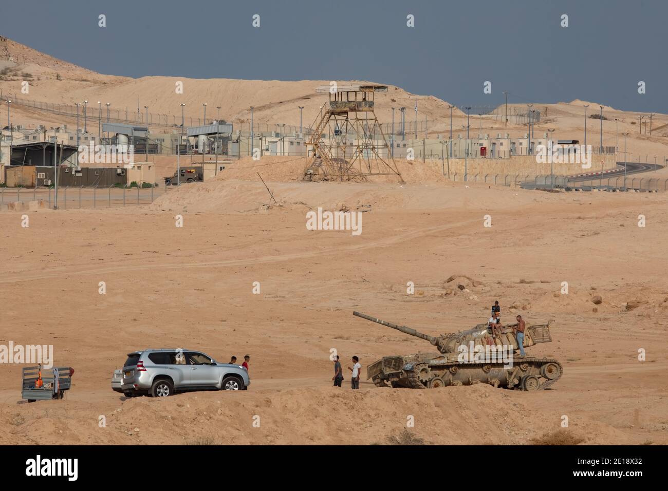 Abandoned tank desert landscape hi-res stock photography and images - Alamy