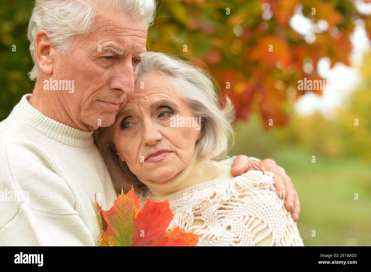 Sad couple hug park hi-res stock photography and images - Alamy